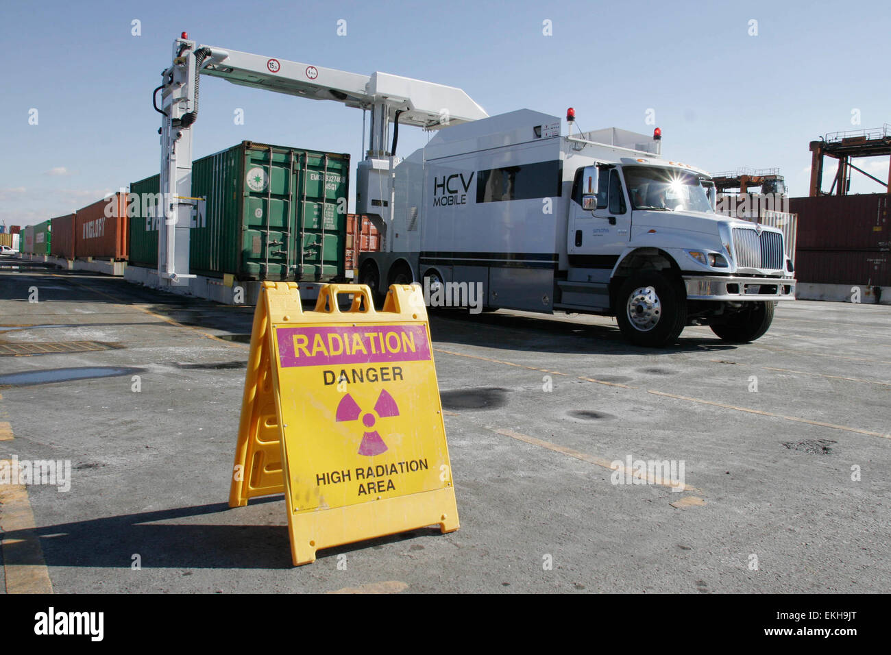 CBP officers at U.S. seaports scan incoming containers for contraband ...