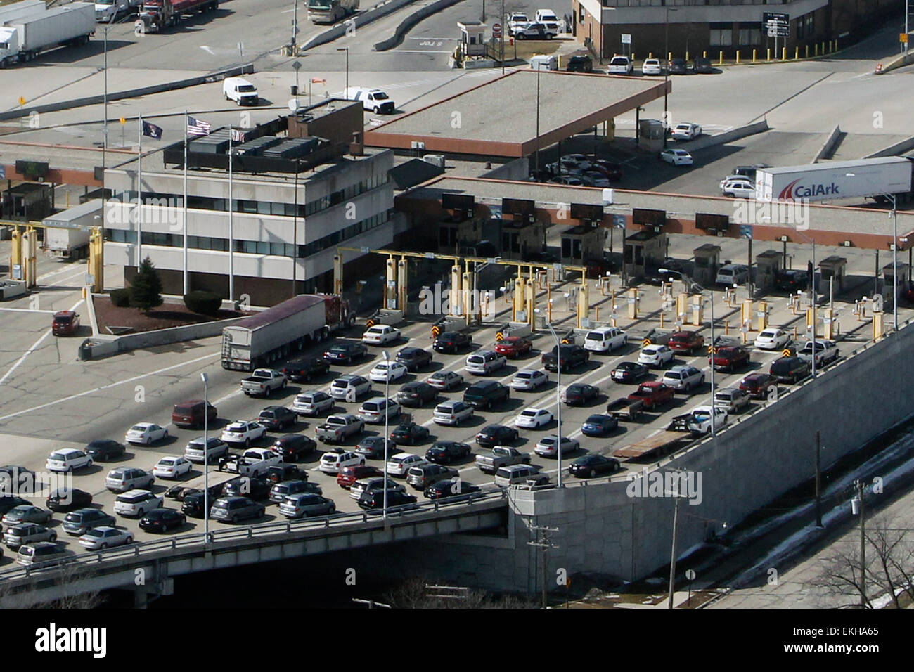 Us canada border trucks hi-res stock photography and images - Alamy