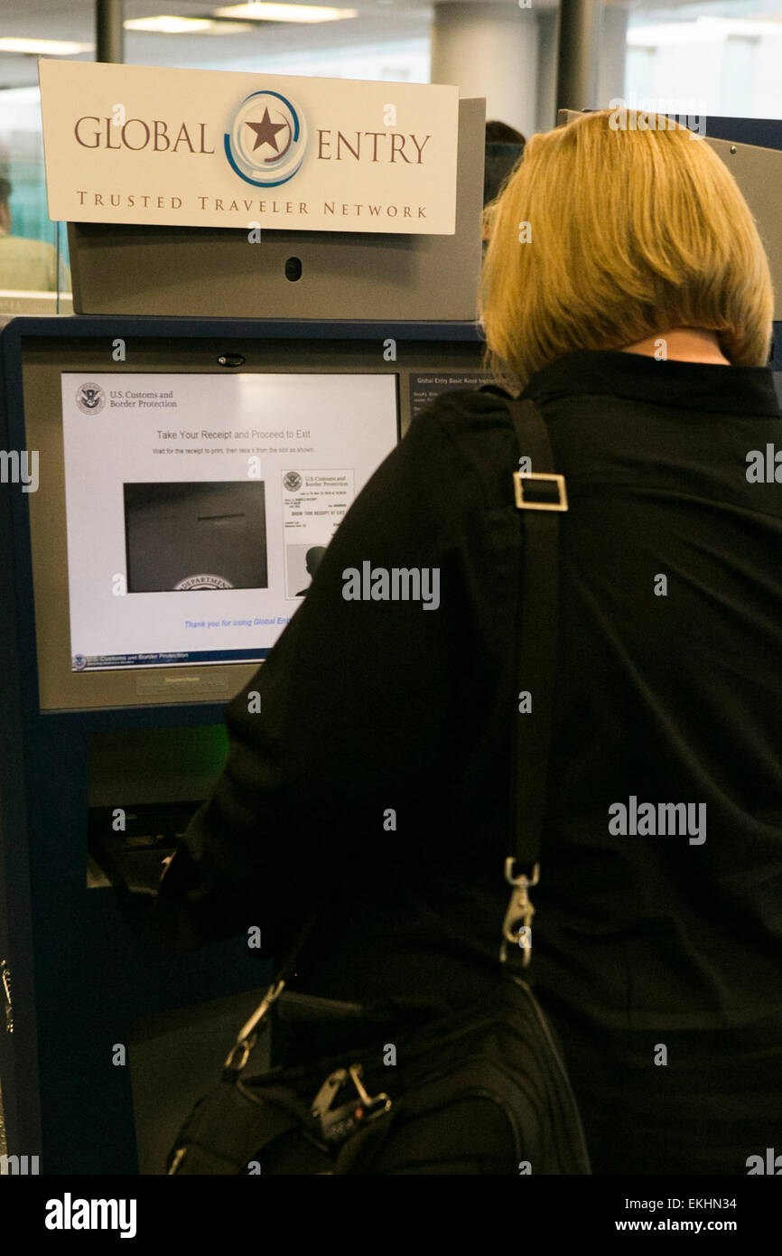 Global entry kiosks hi-res stock photography and images - Alamy