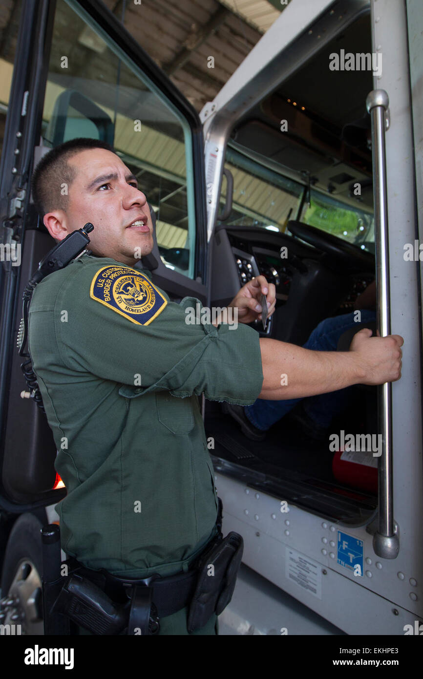 Inspecting truck border hi-res stock photography and images - Alamy