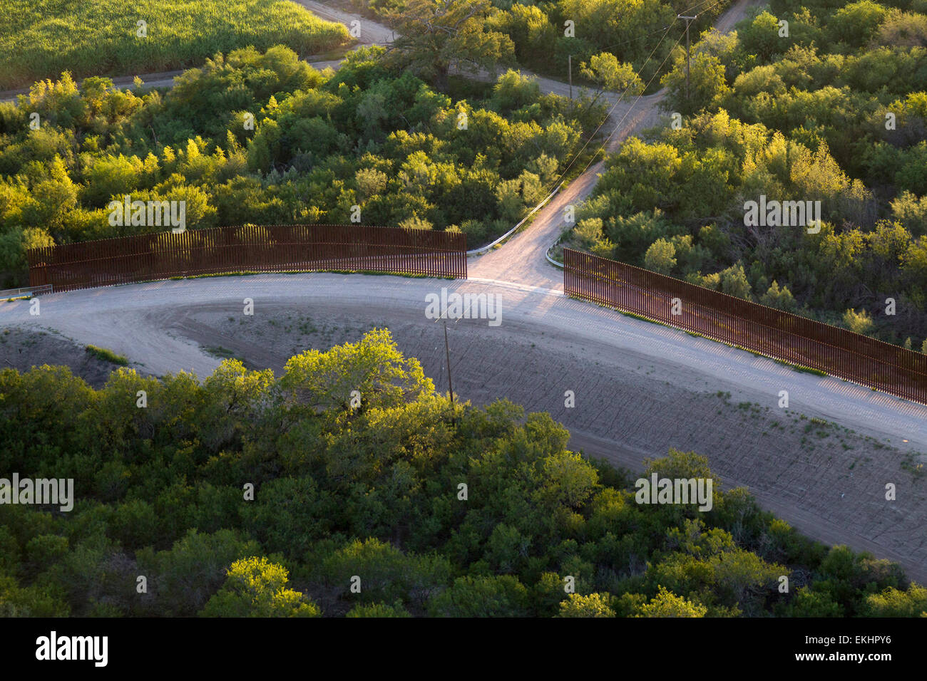 Rio grande valley fence hi-res stock photography and images - Alamy