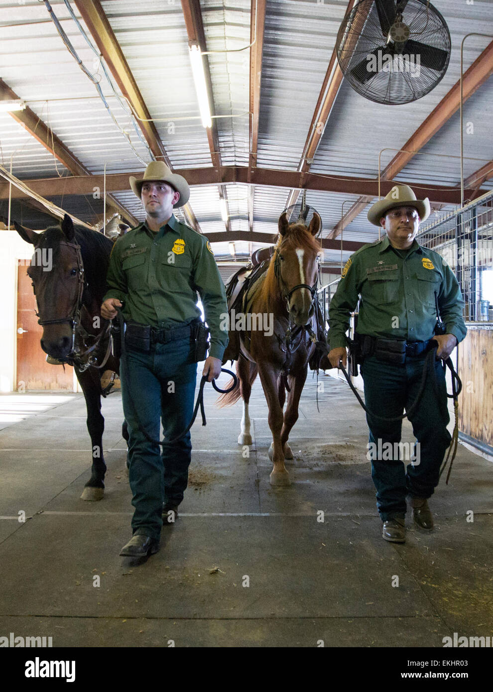 Border Patrol agents from the Laredo Horse Patrol Unit conduct patrols ...