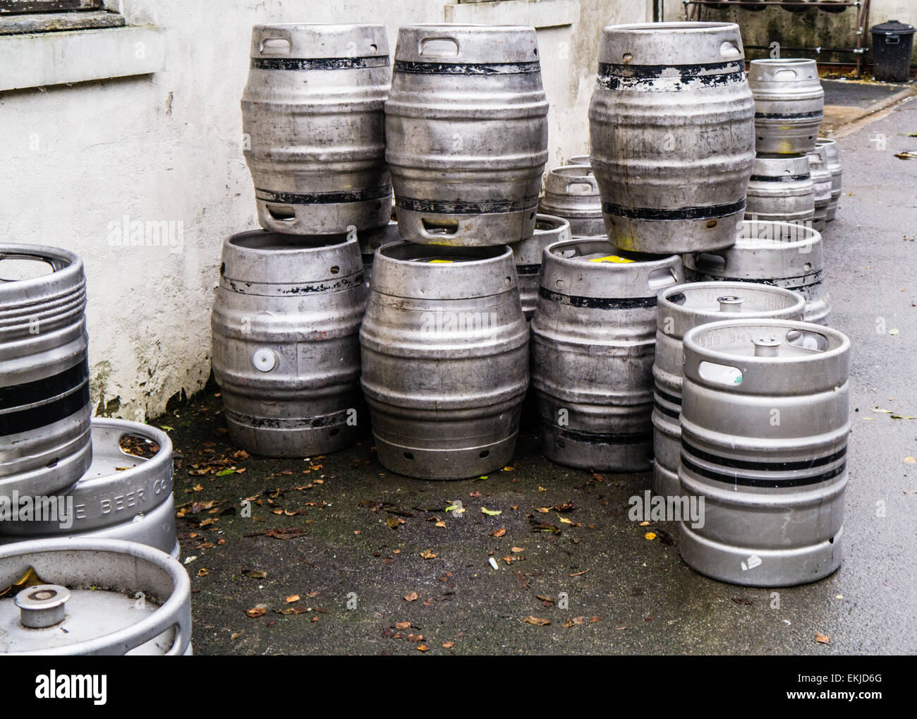 Aluminium (aluminum) beer kegs and barrels outside brewery Stock Photo ...