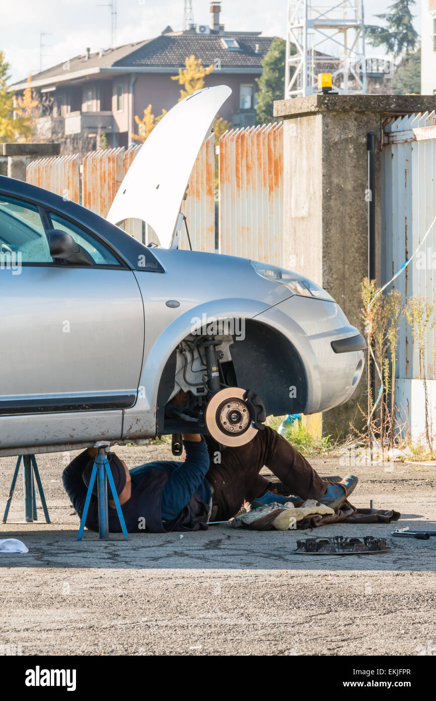 Male mechanic working on a car Stock Photo - Alamy