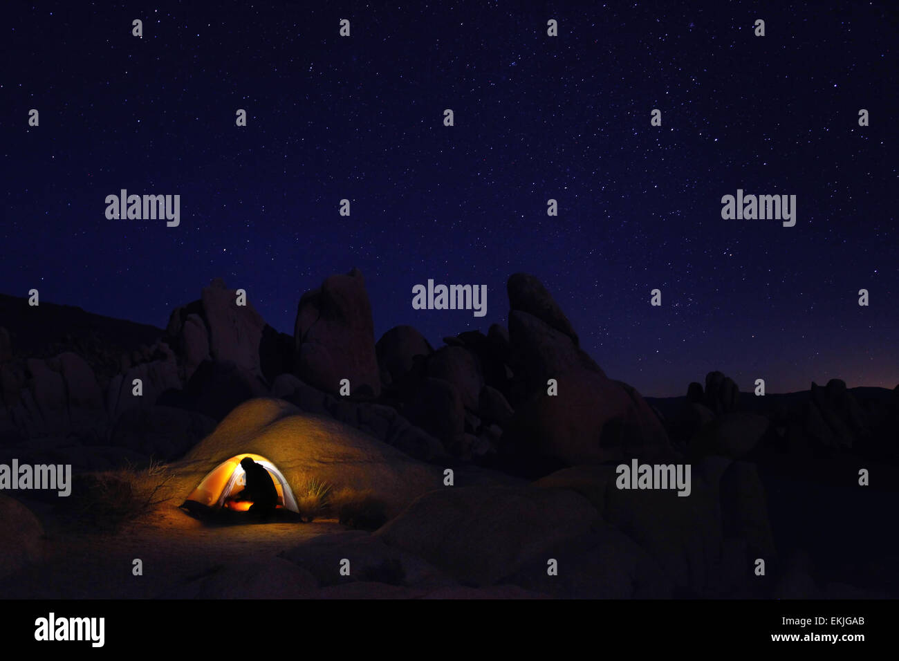 Camping at night hi-res stock photography and images - Alamy