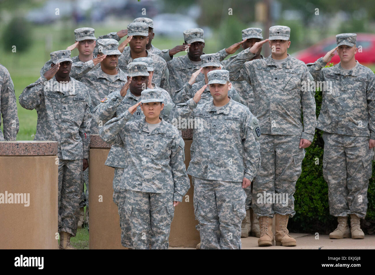 American soldiers salute during ceremony presenting Purple Heart and ...