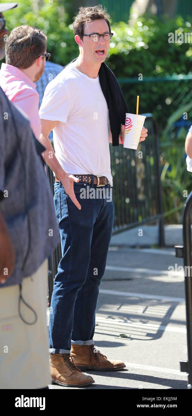 Tom Cavanagh and Grant Gustin from 'The Flash' appear on 'Extra ...