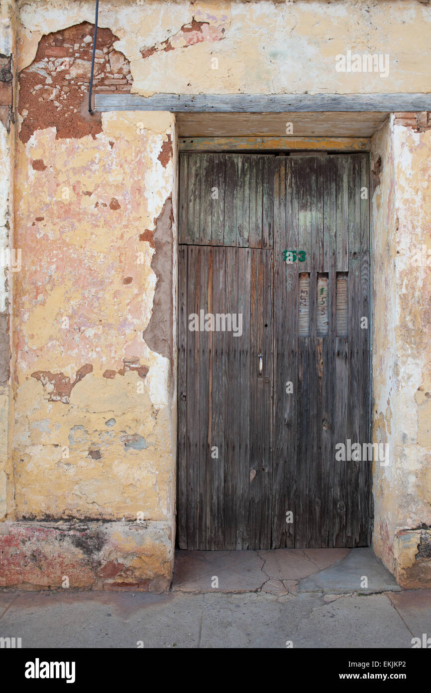 Decaying door, Trinidad, Cuba Stock Photo - Alamy