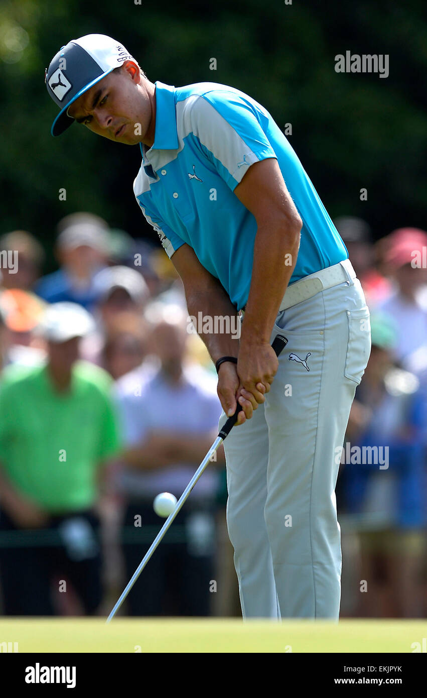 Augusta, Georgia, USA. 10th Apr, 2015. Rickie Fowler chips his ball ...