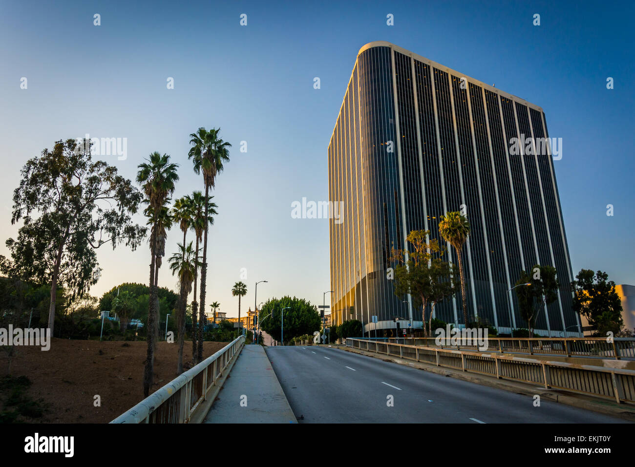 Modern architecture skyline street building hi-res stock photography ...