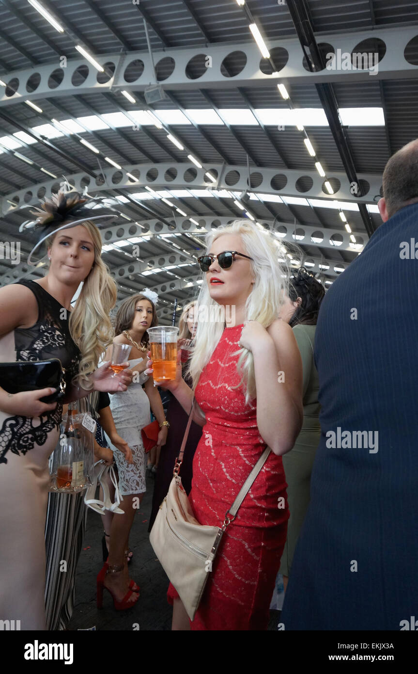 Racegoers enjoy grand national day aintree racecourse hi-res stock ...