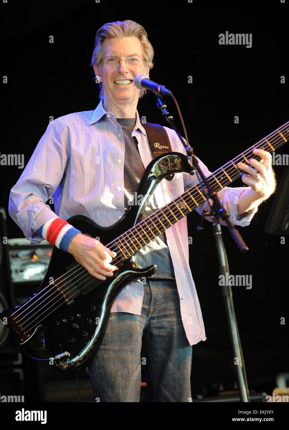 File. 10th Apr, 2015. Grateful Dead members Phil Lesh, Bill Kreutzmann ...