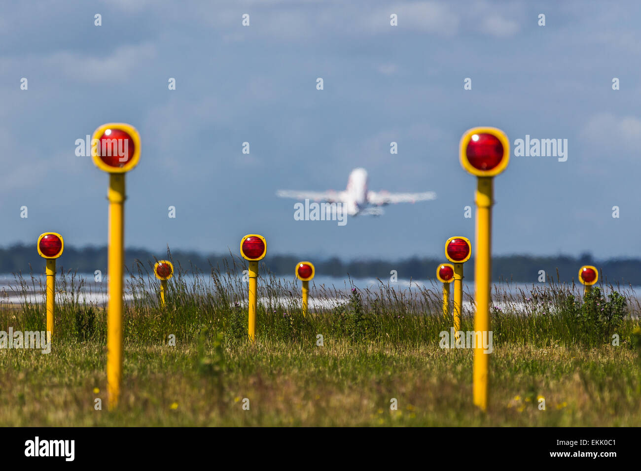 Heat haze left from an Easyjet flight taking off Stock Photo - Alamy