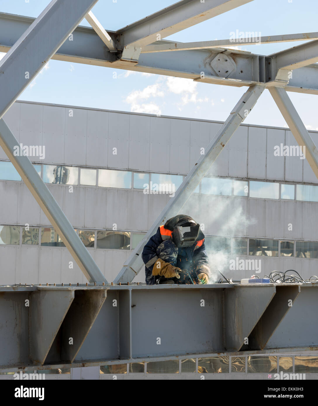 Steel building worker hi-res stock photography and images - Alamy