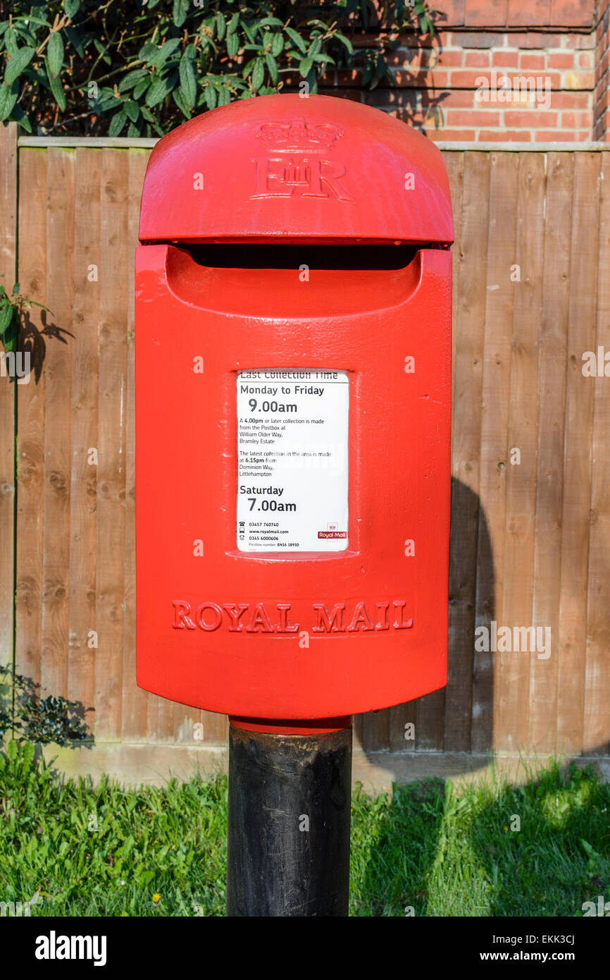 Royal letter box hi-res stock photography and images - Alamy