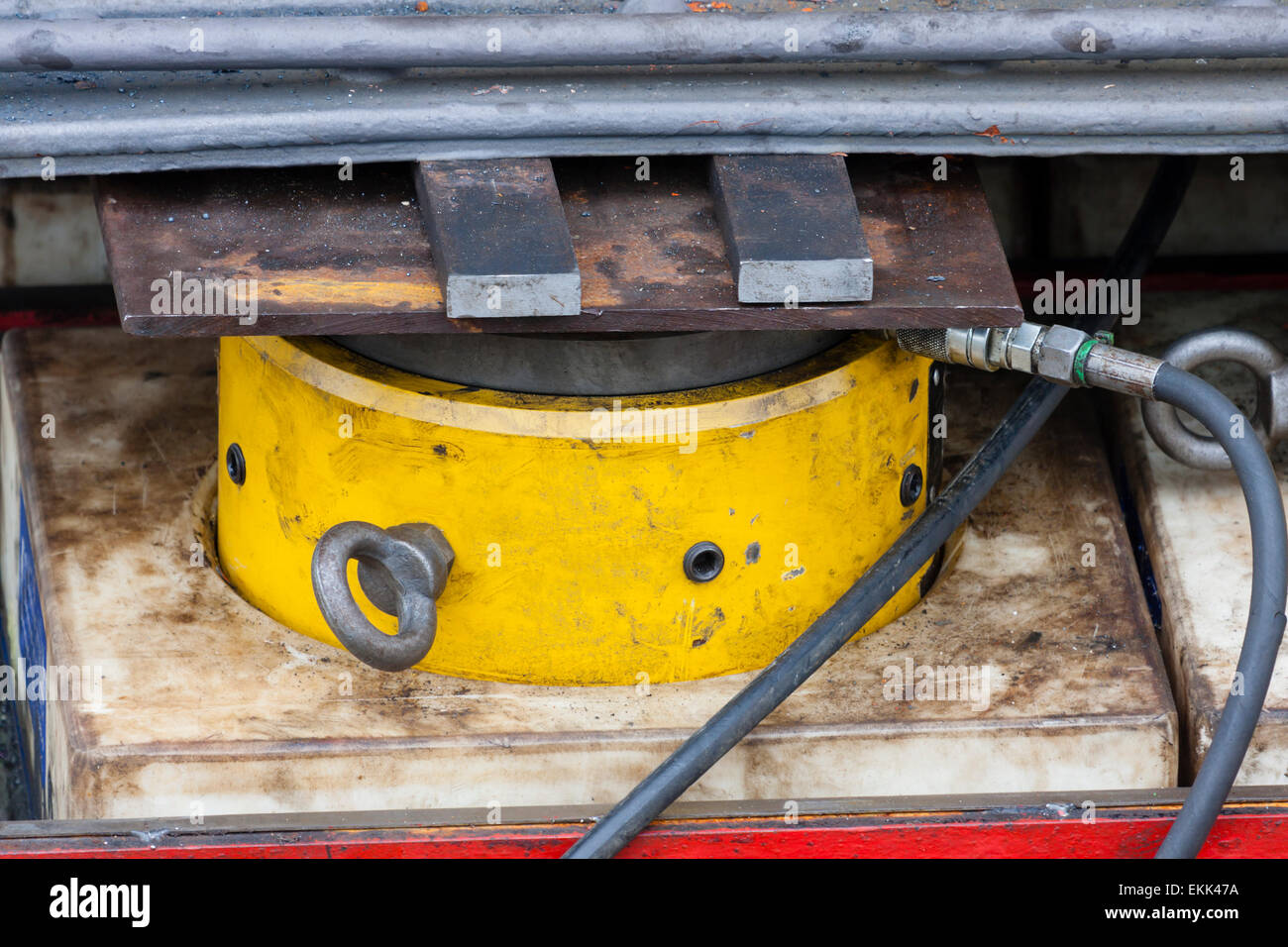 Hydraulic cylinder hi-res stock photography and images - Alamy