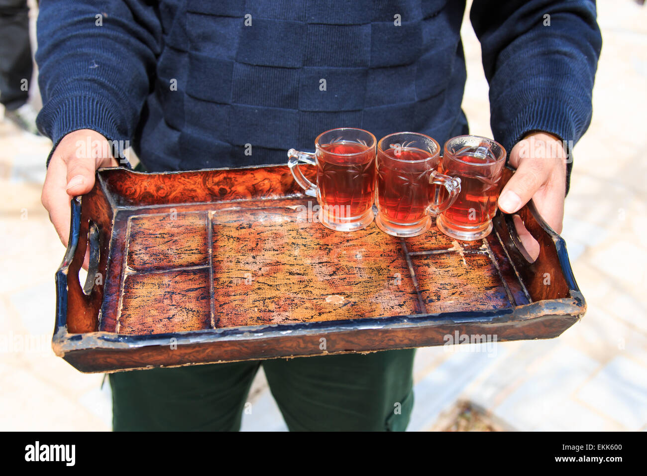 Saudi arabia tea hi-res stock photography and images - Alamy