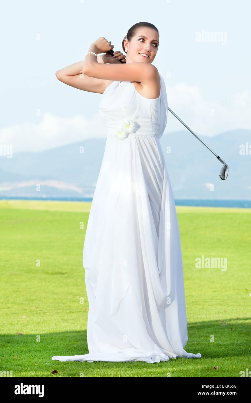Beautiful bride playing golf at wedding day Stock Photo - Alamy