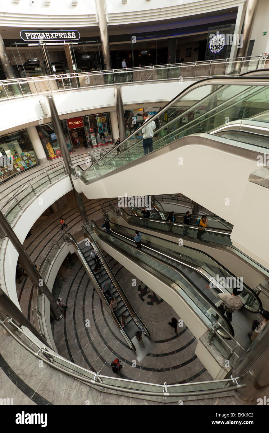 View looking down into the Atrium of Canary Wharf Shopping Centre ...