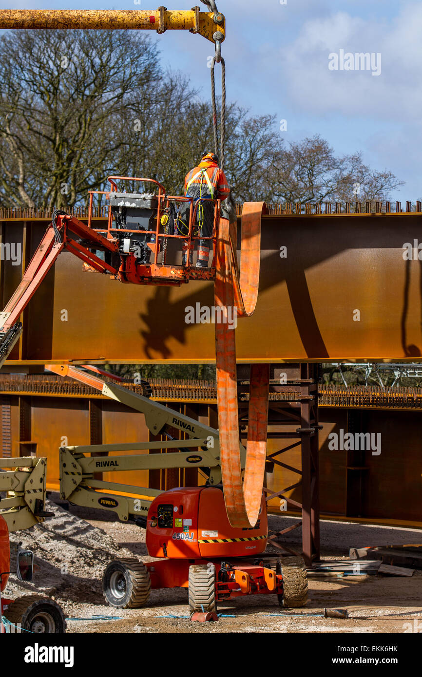 Crane lifting lowering a concrete beam beams hi-res stock photography ...