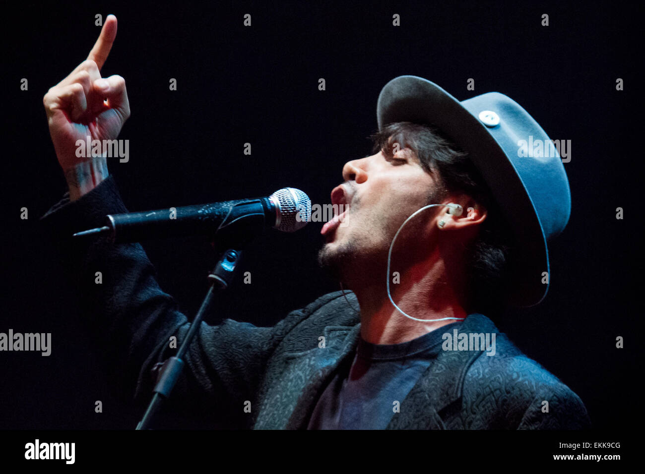 TUrin, Italy. 10th Apr, 2015. The Italian singer-songwriter Fabrizio ...