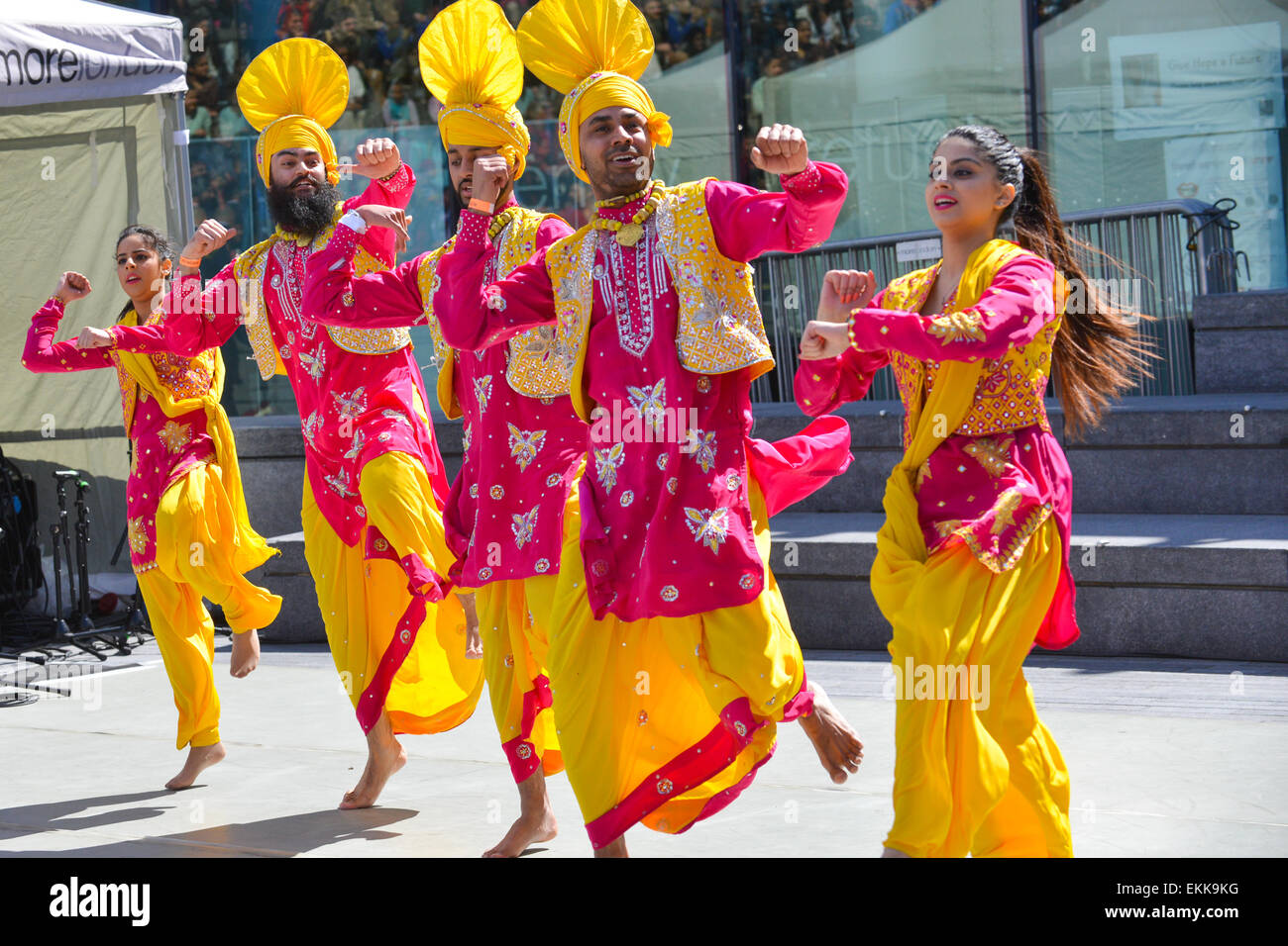 Traditional sikh martial arts hi-res stock photography and images - Alamy