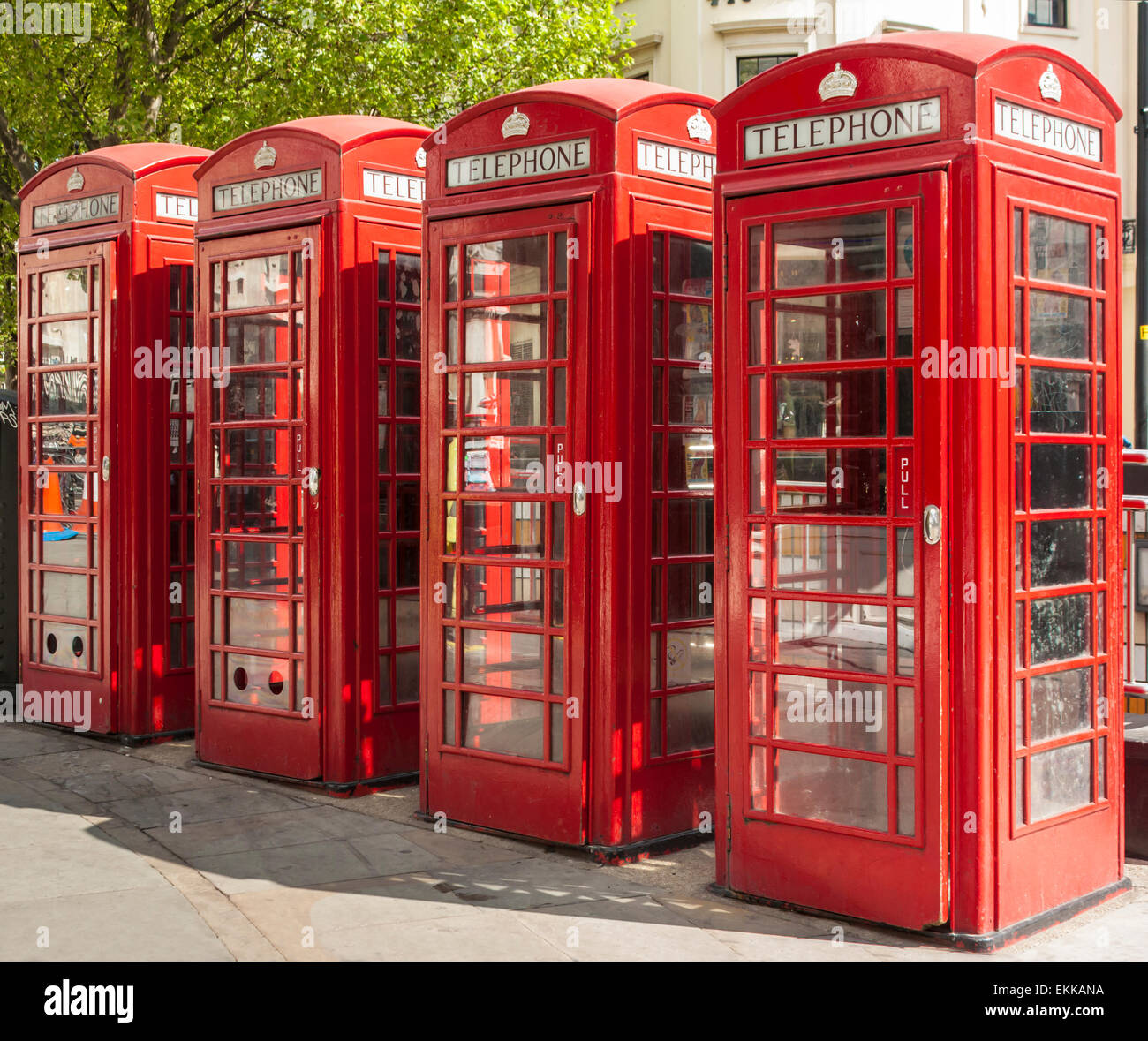 Phone box booth 4 people hi-res stock photography and images - Alamy