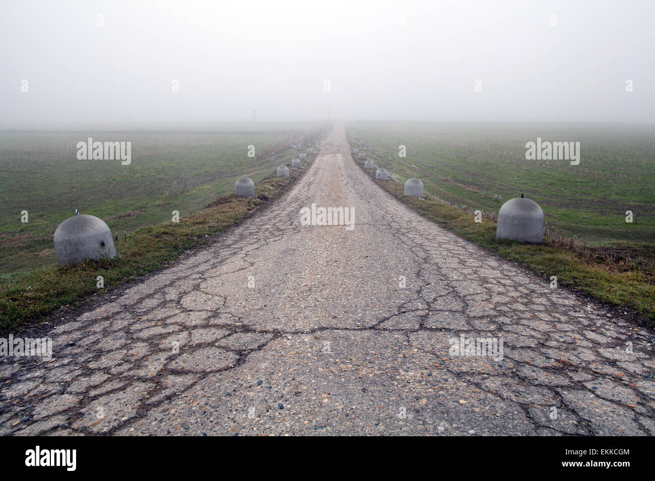 Road disappearing into the mist hi-res stock photography and images - Alamy