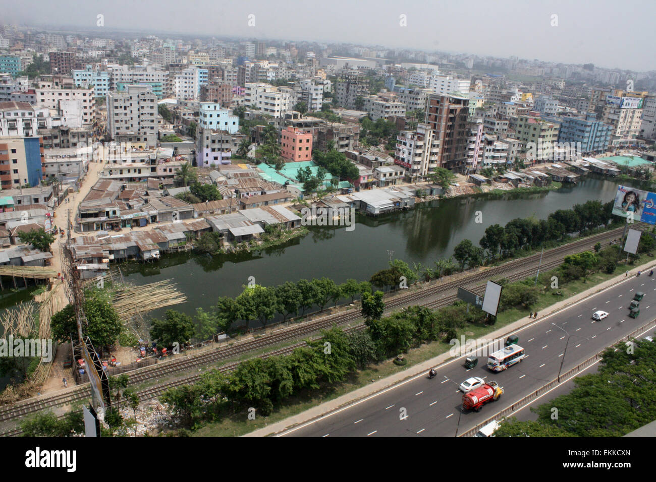 An overview of Dhaka city, the fastest population growth among the ...