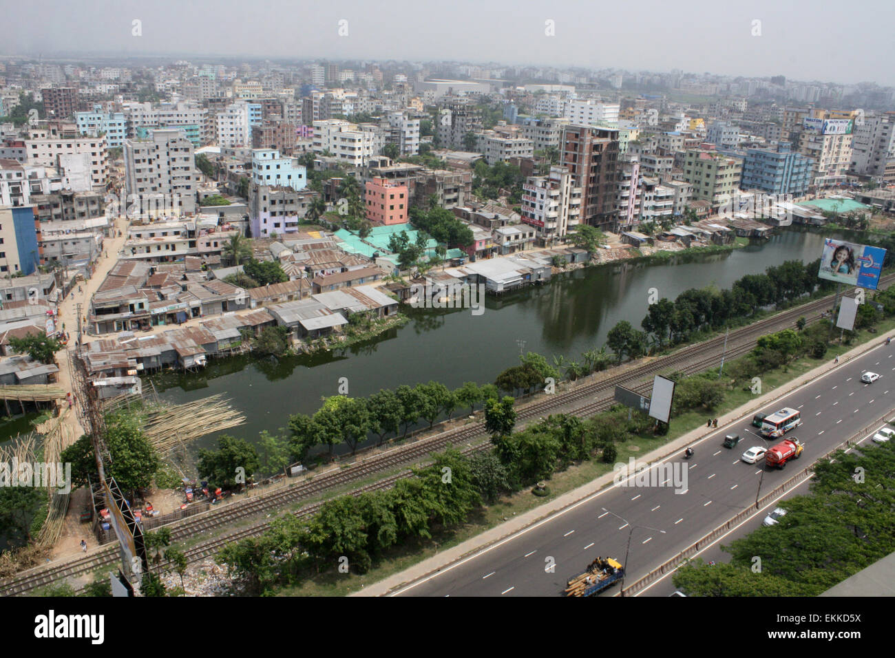 An overview of Dhaka city, the fastest population growth among the ...
