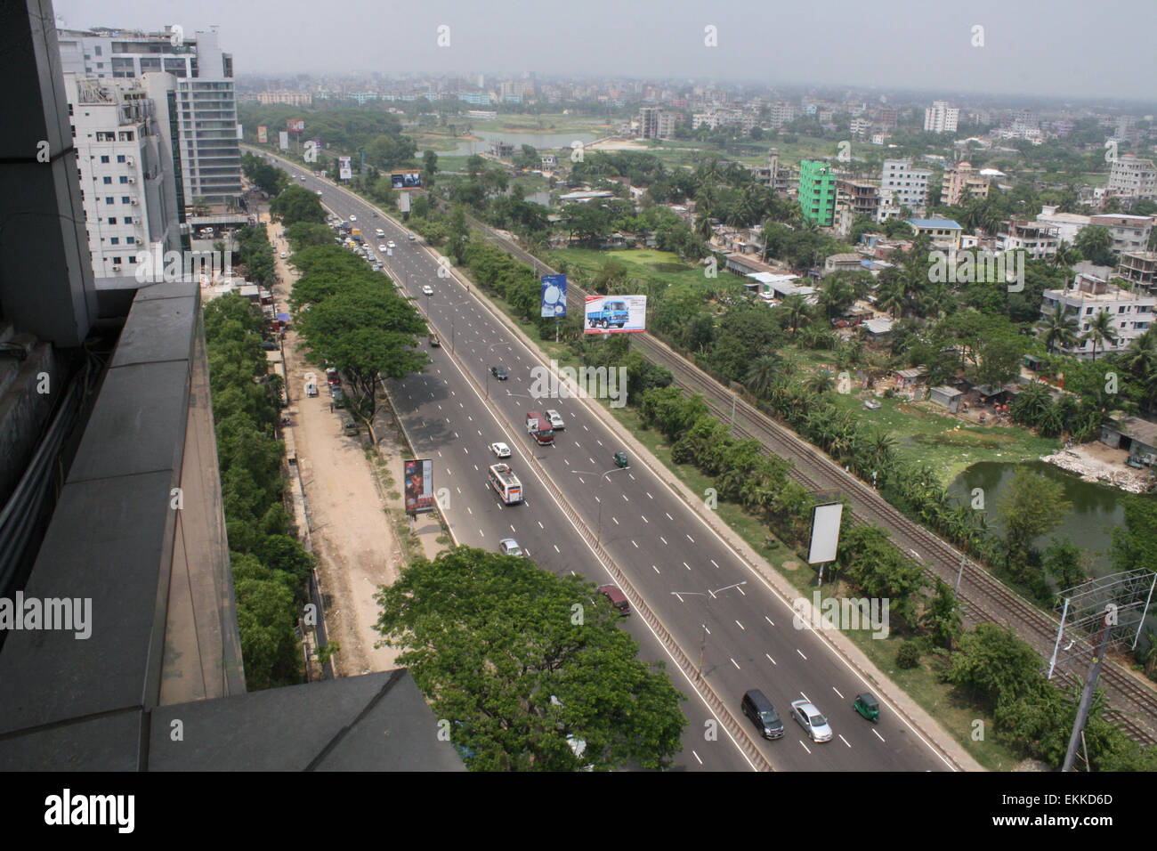An overview of Dhaka city, the fastest population growth among the ...