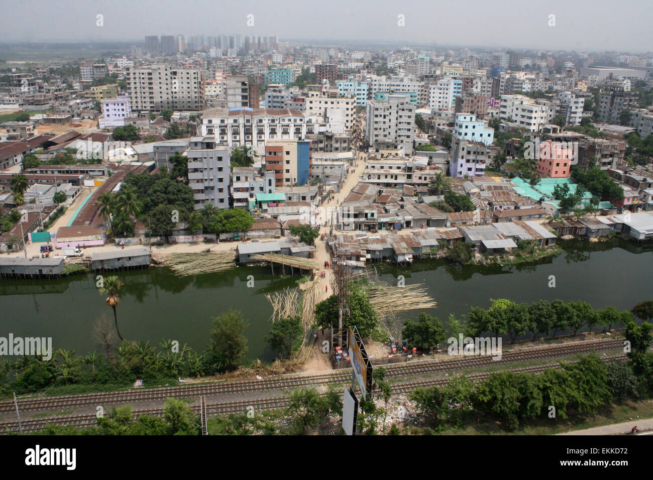 An overview of Dhaka city, the fastest population growth among the ...
