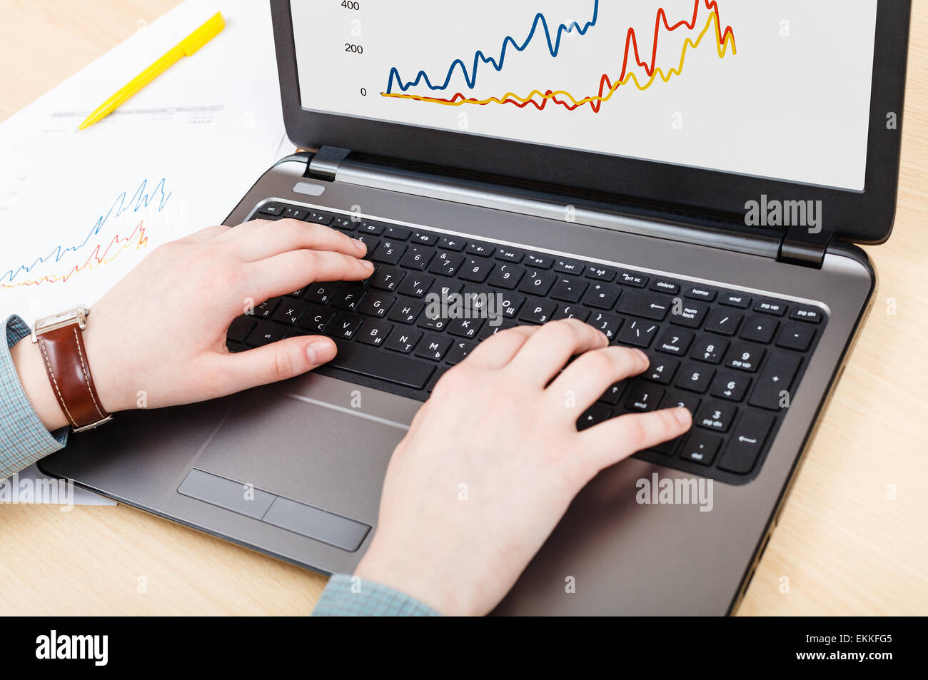 Business flow chart computer screen hi-res stock photography and images ...