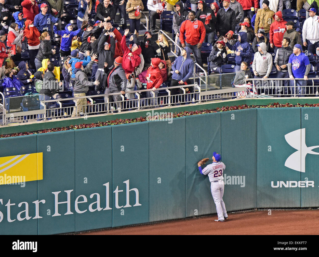 New york mets crowd hi-res stock photography and images - Alamy