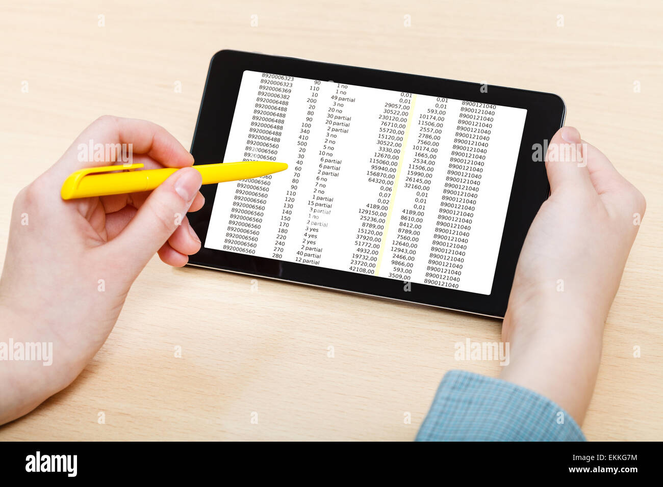 Data analytics pen screen hi-res stock photography and images - Alamy