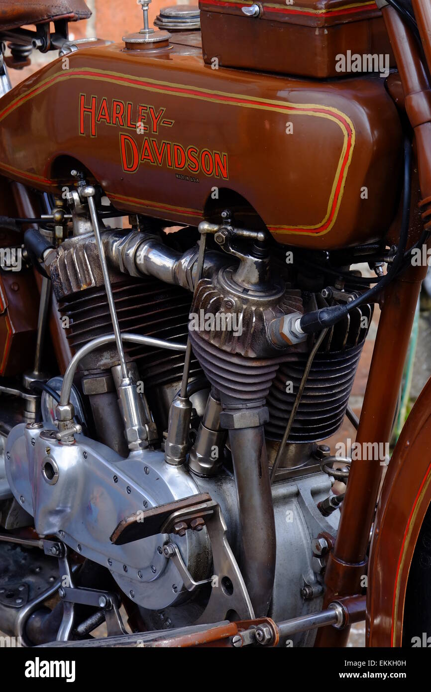 Harley davidson tank badge hi-res stock photography and images - Alamy