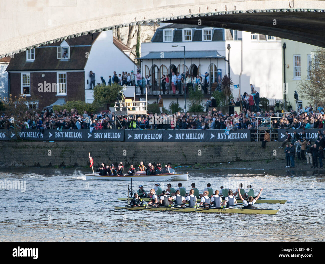 Rowing action bridge river hi-res stock photography and images - Alamy