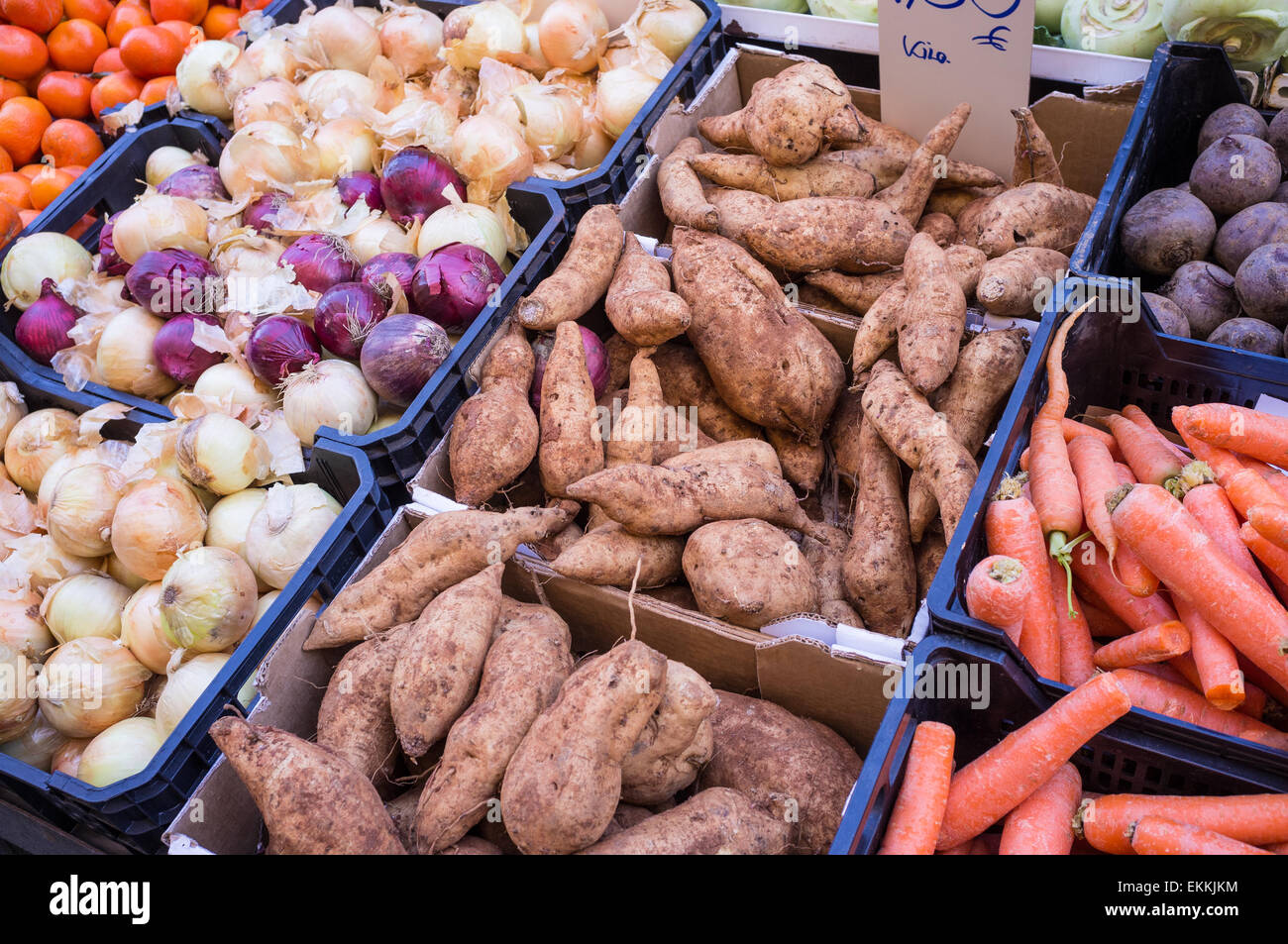 Crates with fresh produce on a street market Stock Photo - Alamy