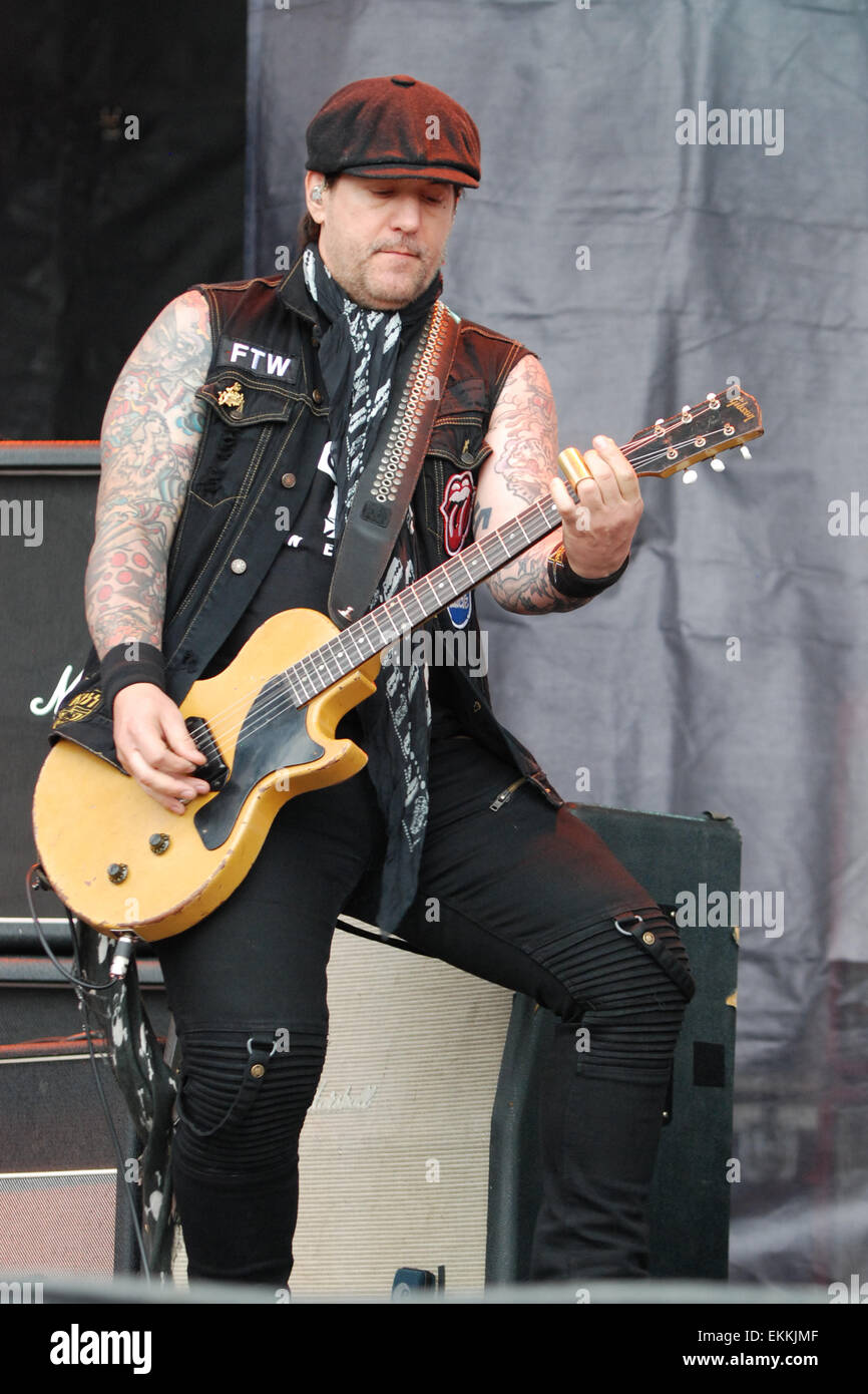 Louder Than Life Festival - Day 2 - Performances - Buckcherry Featuring ...