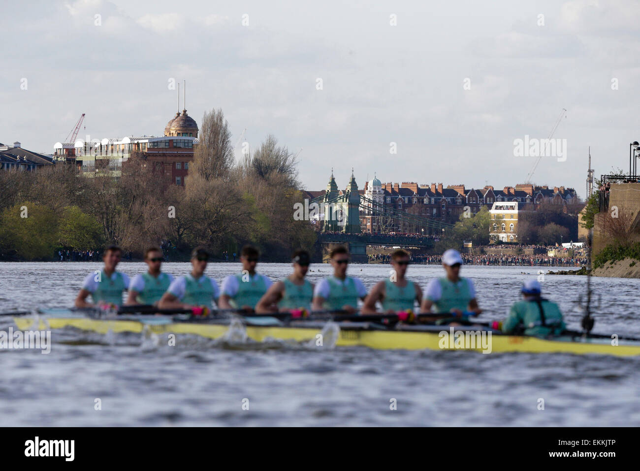 London, UK. 11th Apr, 2015. BNY Mellon Boat Races Day. Mens Boat Race ...