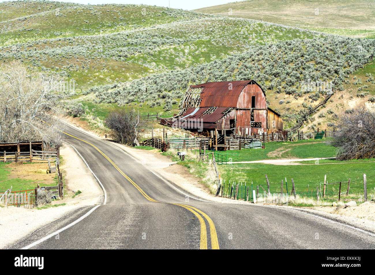 Classic rustic barn in the country Stock Photo - Alamy