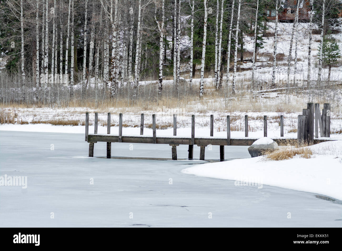 Ice covered lake hi-res stock photography and images - Alamy