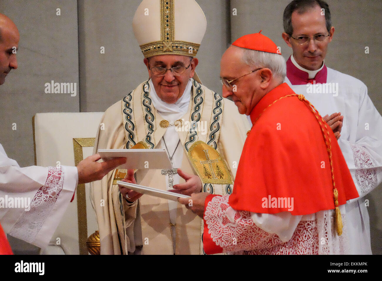 St. Peter`s Basilica, Vatican City. 11th April, 2015. Pope Francis ...