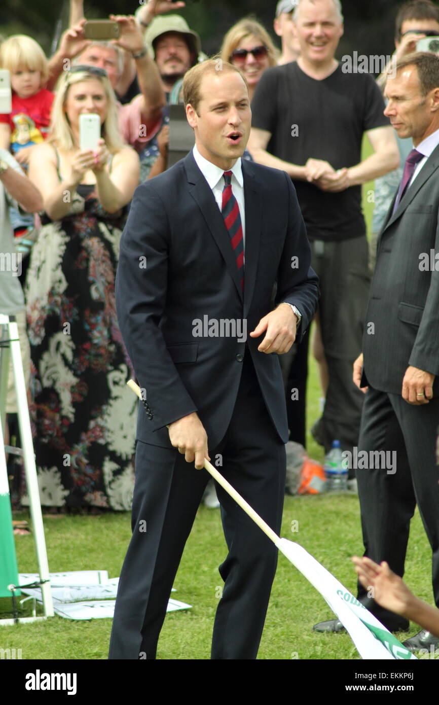 Prince William gets a primary school running race underway in the War ...