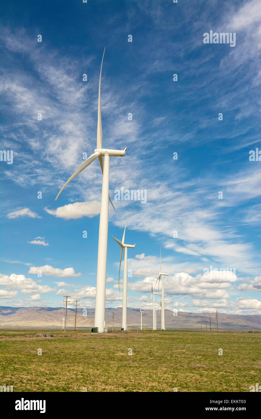 Wind turbine blades bending in the wind Stock Photo - Alamy