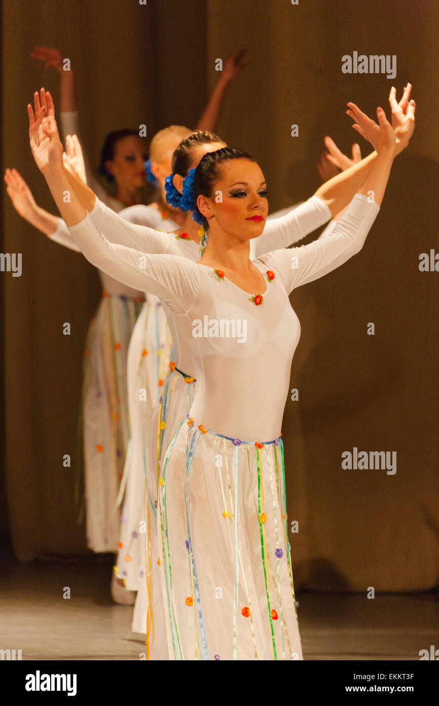 Folk dance performance hi-res stock photography and images - Alamy