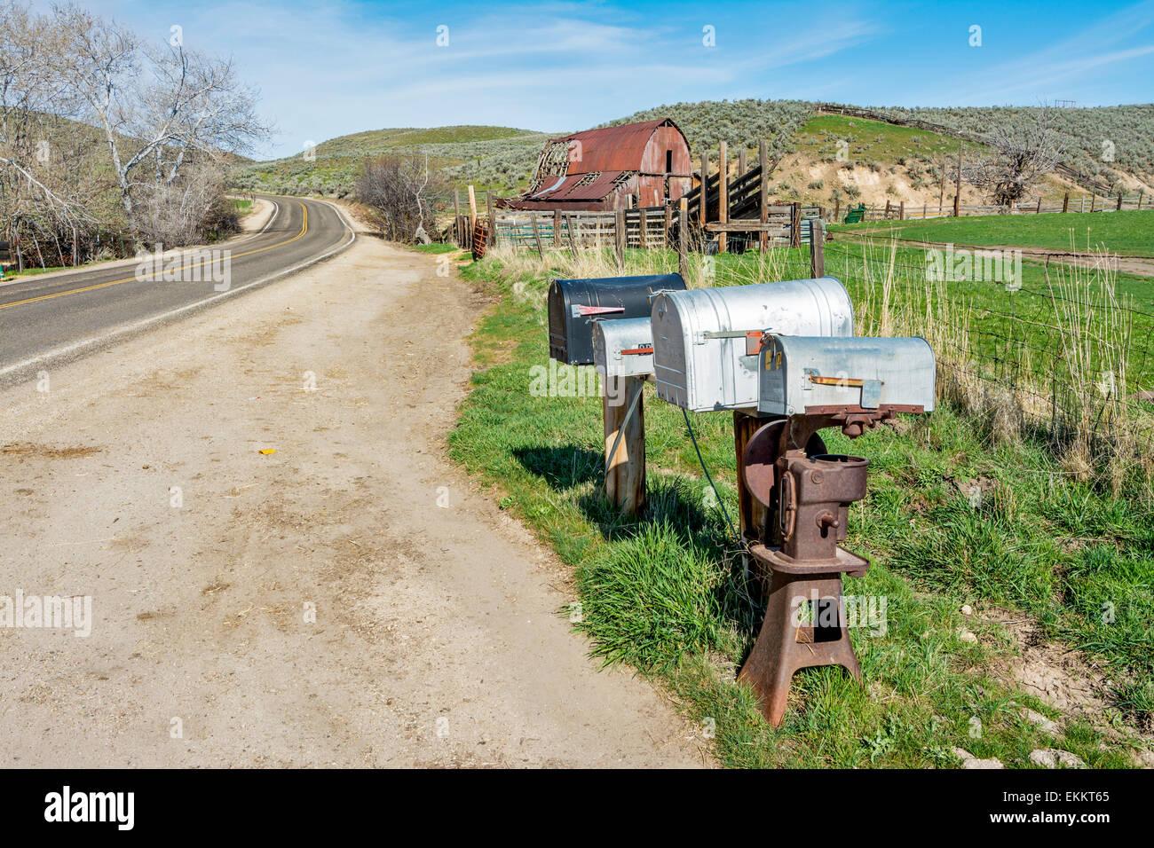 Rusted mailbox hi-res stock photography and images - Alamy