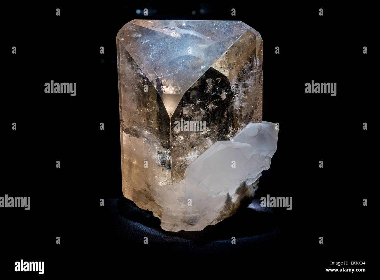 Clear crystal of mineral Topaz, aluminum silicate Stock Photo - Alamy