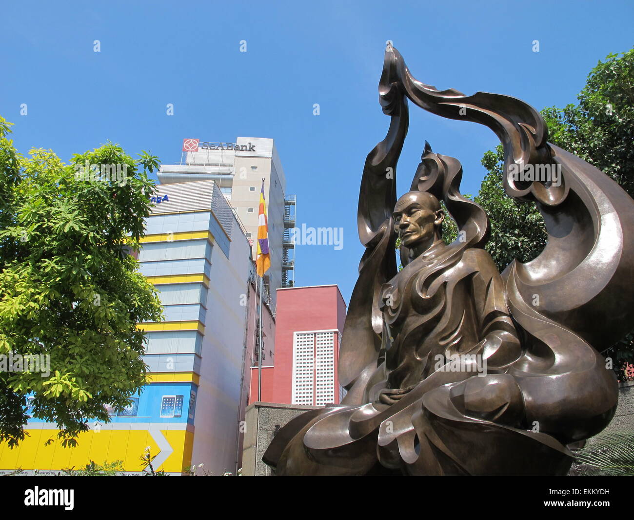 Burning monk vietnam hi-res stock photography and images - Alamy