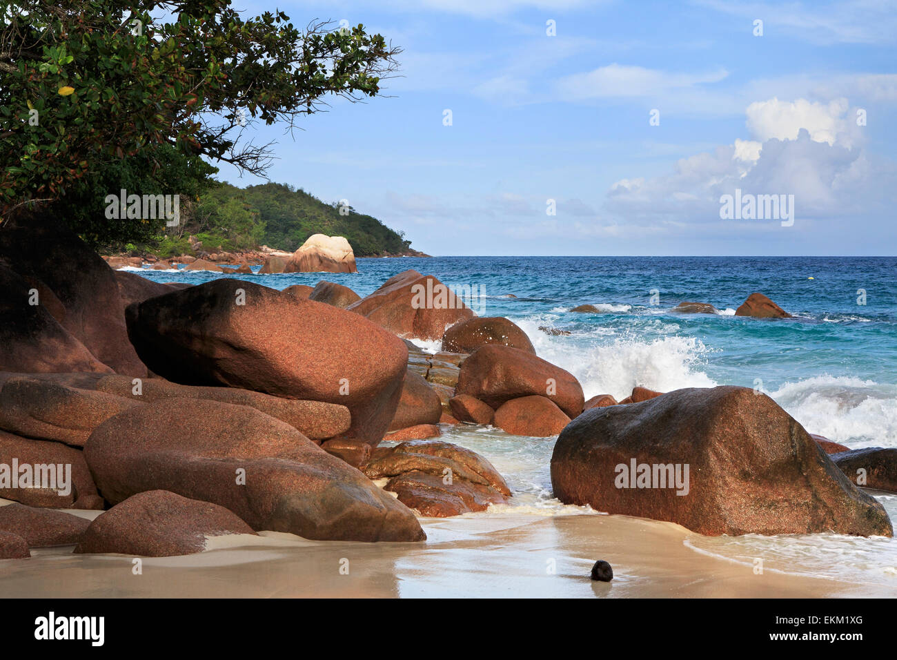 Large granite boulders in Indian Ocean on the beach of Anse Lazio Stock ...